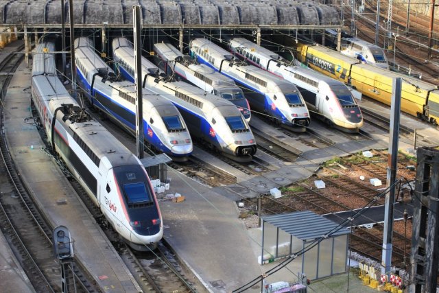 TGV La Poste - The high speed postal service (R.I.P) - Worldwide Rail ...