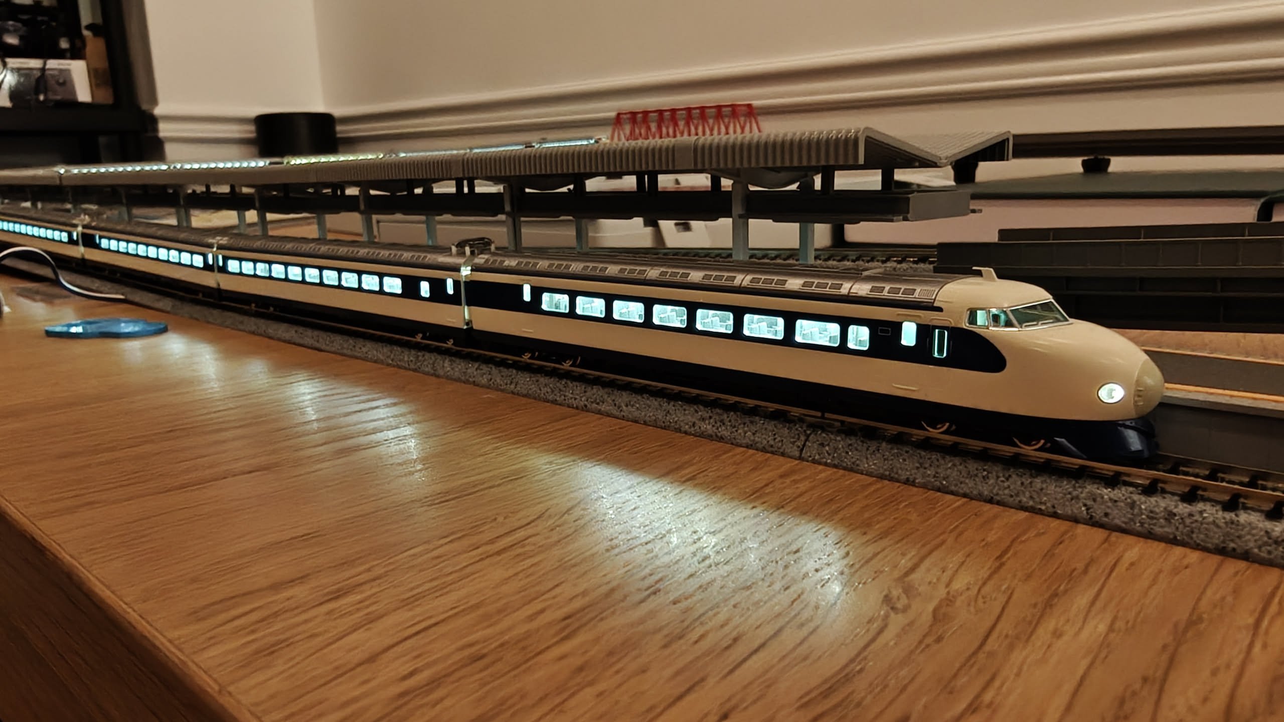 Interior Lighting Kits from HKTILC for Tomix Shinkansen models ...